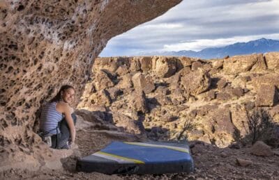 Best Bouldering Crash Pad 2023 + Full Bouldering Mat Buyer's Guide ...